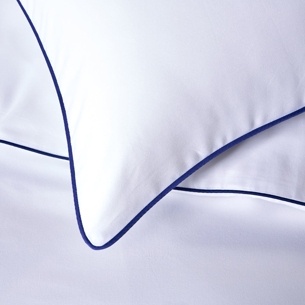 400 Thread Count Piped Edge Duvet Set - White/Navy | Bed & Bath ...